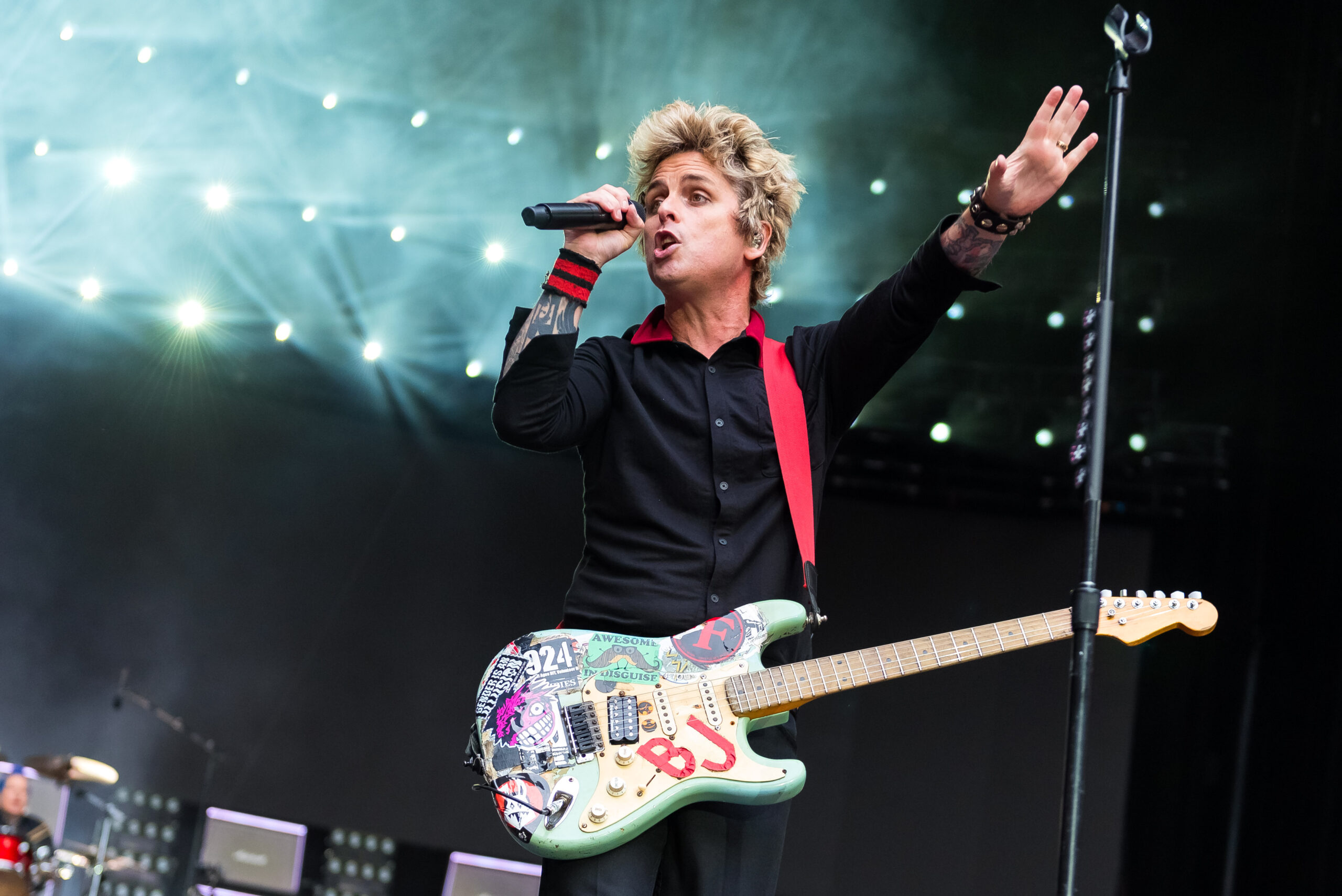 Billie Joe Armstrong Tells ICE to “F**k Off”